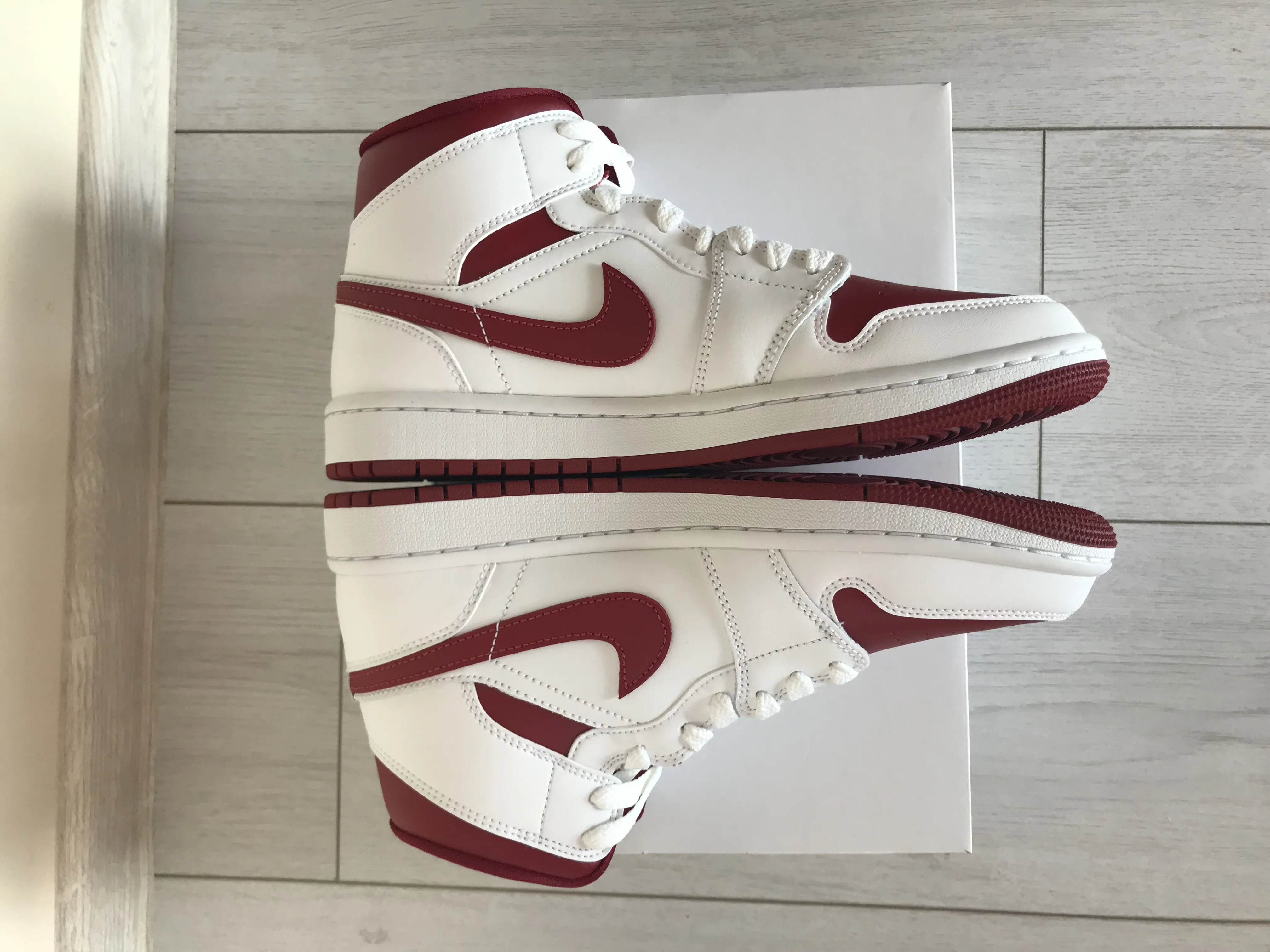 Jordan 1 Mid Reverse Chicago - HypedRo