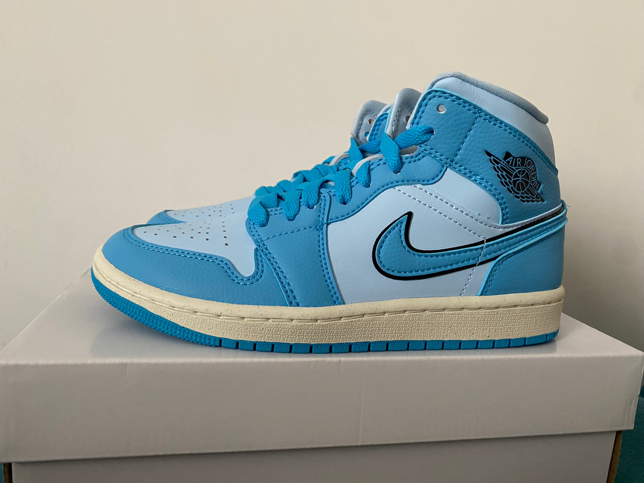 Jordan 1 Mid Ice Blue W - HypedRo