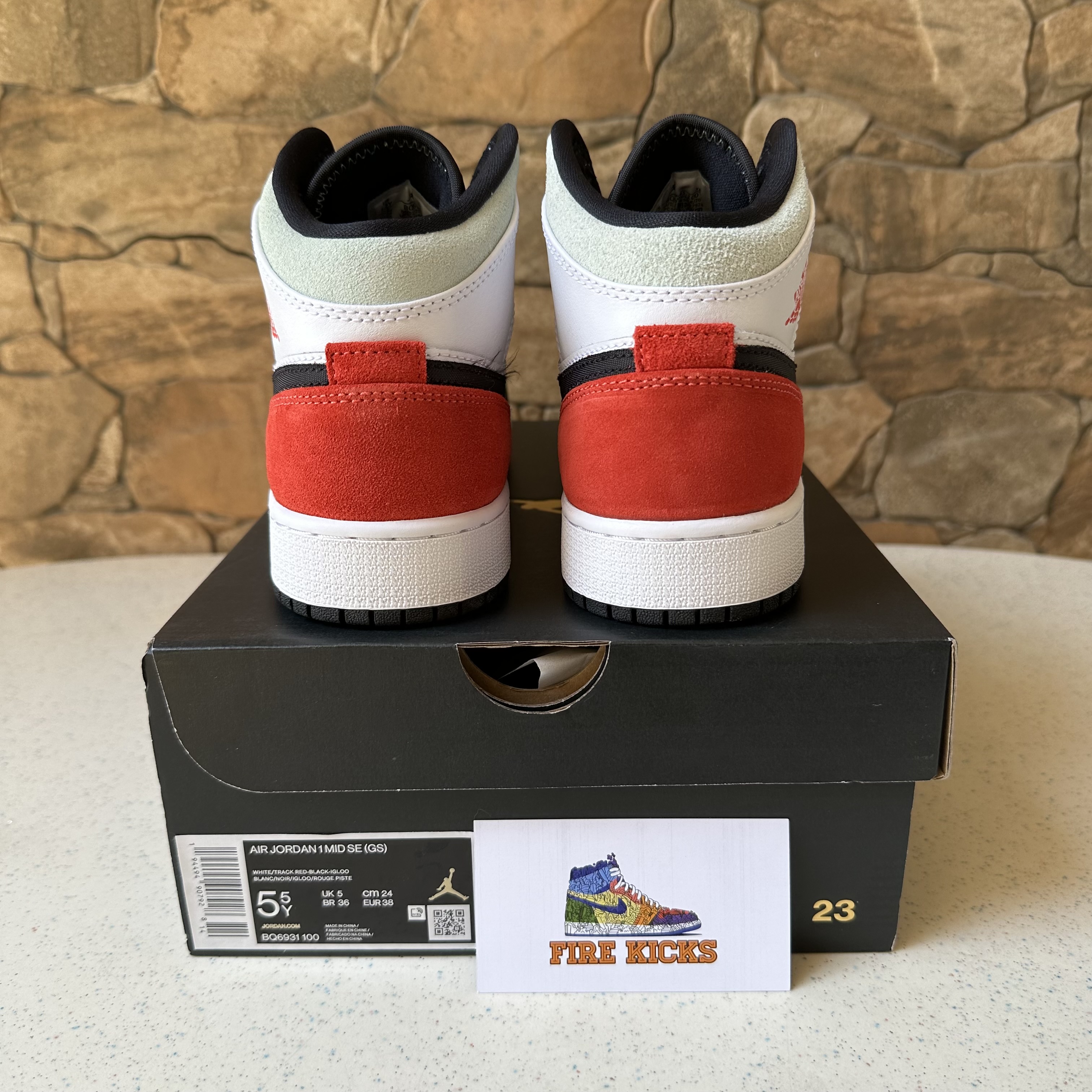 Air Jordan 1 Mid Red Black Toe - HypedRo
